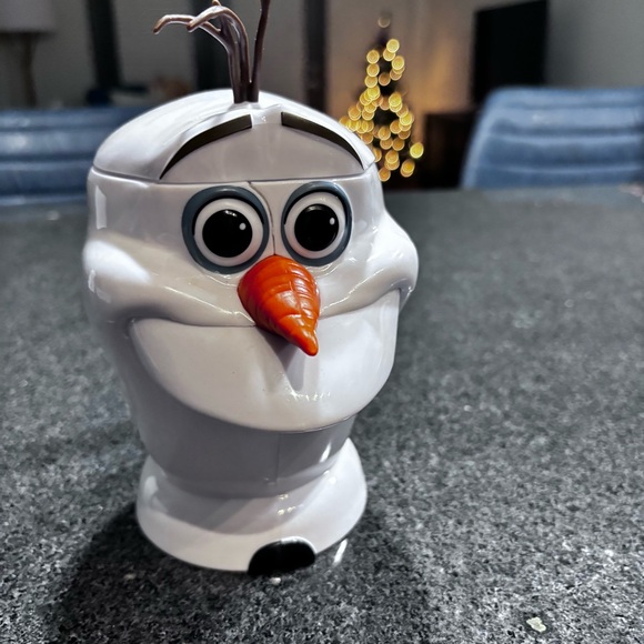 Disney | Other | Disney Olaf Snowman Plastic Mug Cup With Flip Up Lid ...